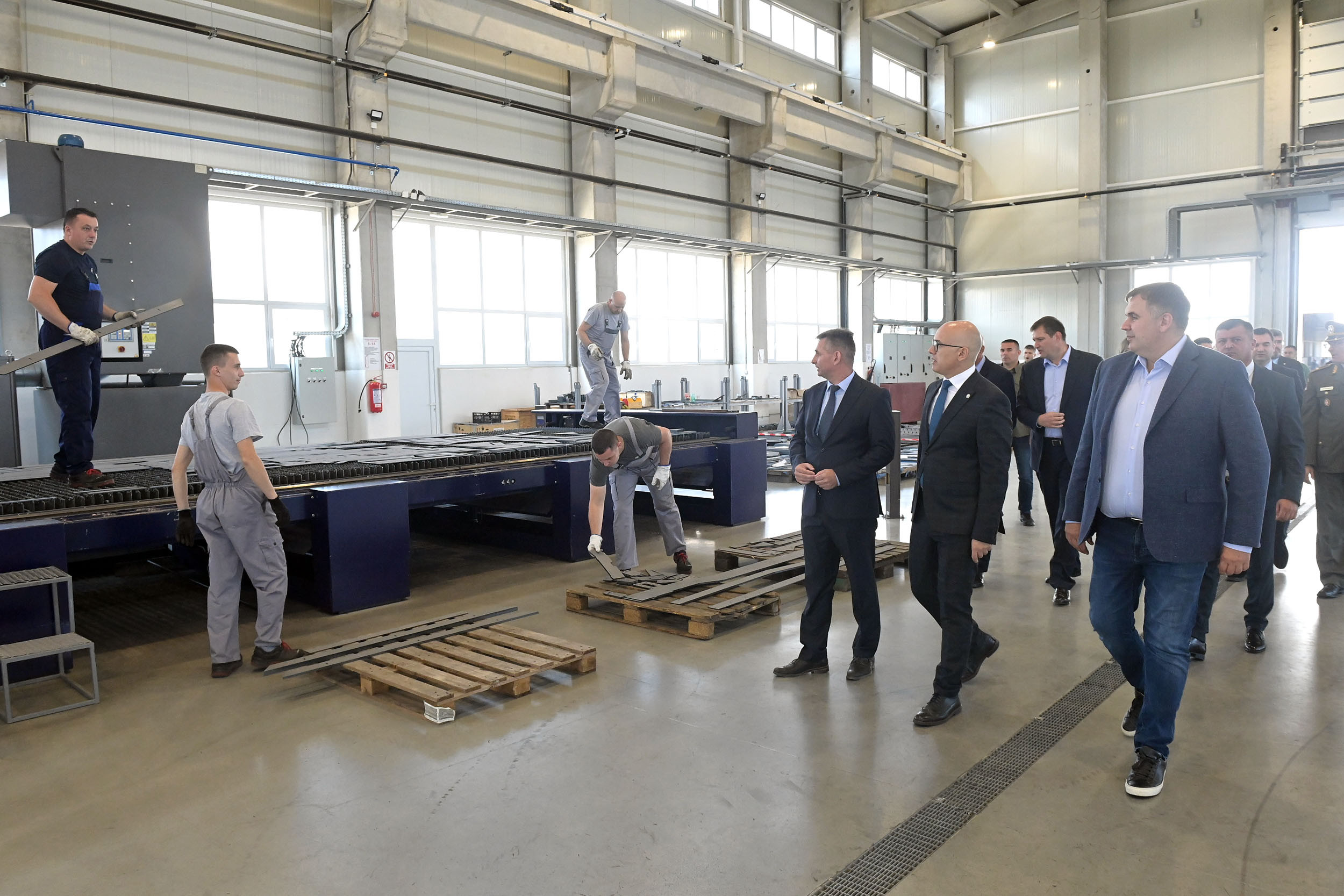 Minister Vucevic Visits Complex Combat Systems DOO | Yugoimport